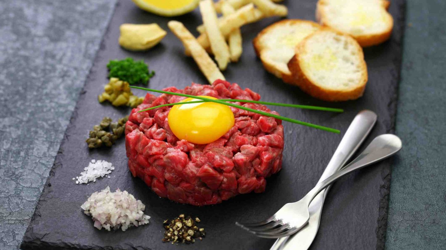 Hovězí tatarák s kapary - nejlepší recept, jak připravit tatarský ...
