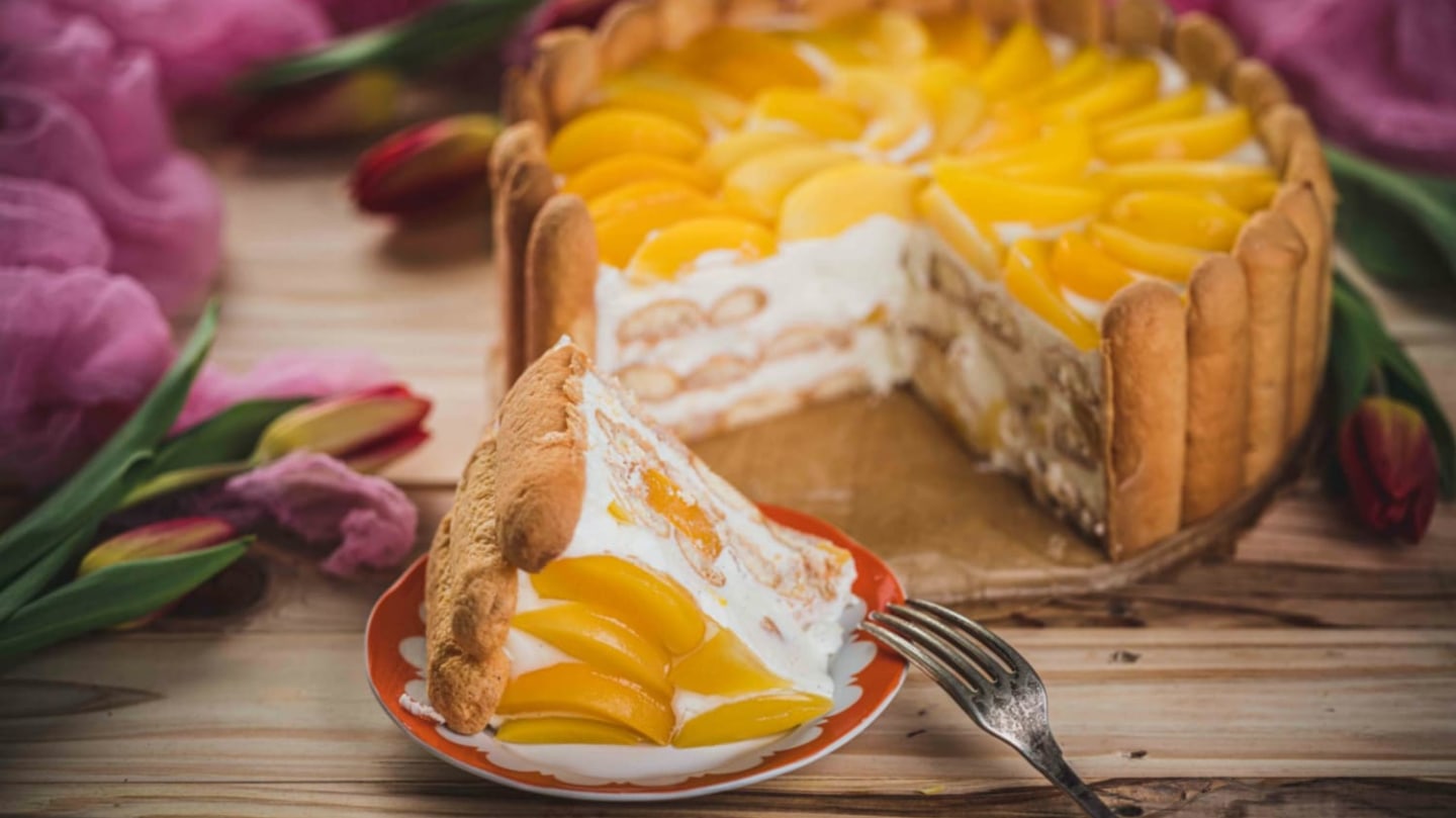 Nepečený dort Malakov s tvarohem a broskvemi | Recepty na Prima Fresh